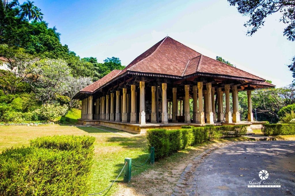 Coats of Arms on the pillars of the Holy Trinity Chapel | Trinity ...